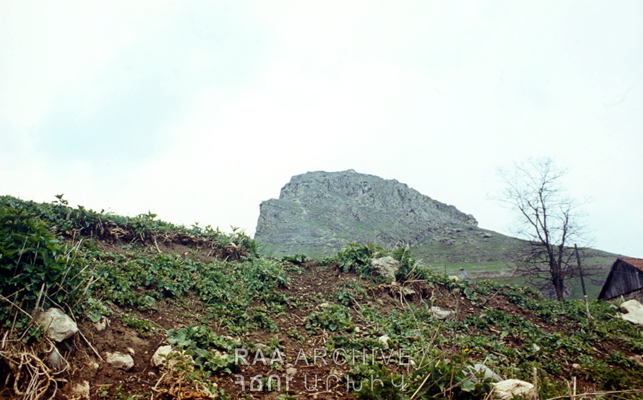 Parisos Castle :: ARTSAKH HISTORICAL MONUMENTS
