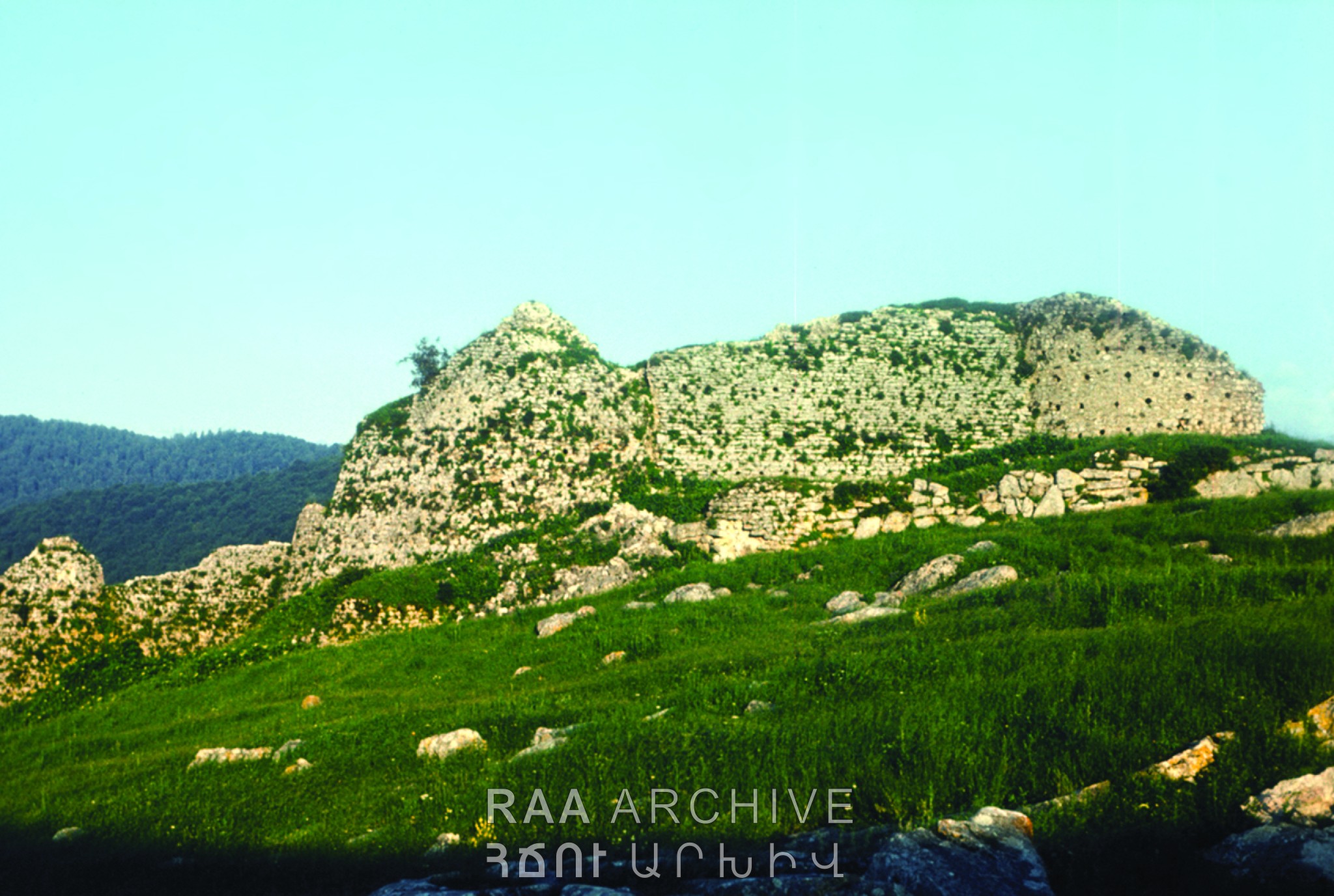 Parisos Castle :: ARTSAKH HISTORICAL MONUMENTS