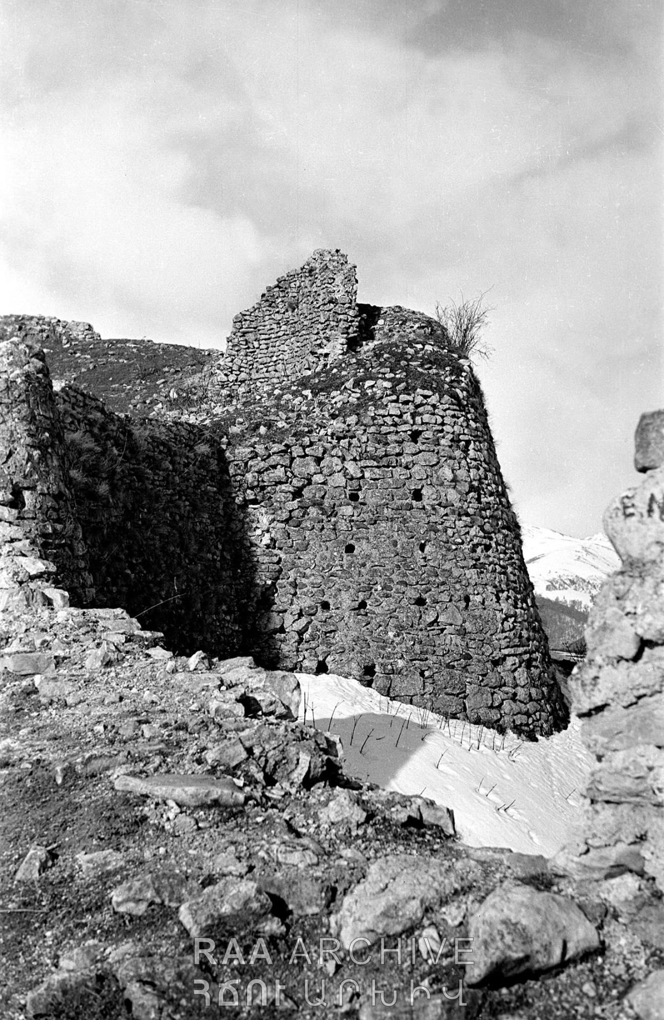 Parisos Castle :: ARTSAKH HISTORICAL MONUMENTS